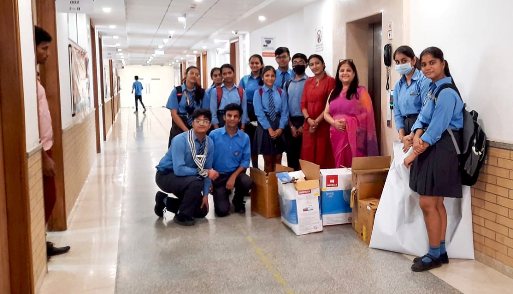 Apeejay Panchsheel Park students distribute food grains in a Gurgaon ...