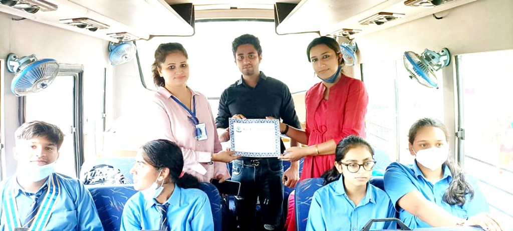 Apeejay Panchsheel Park students distribute food grains in a Gurgaon ...