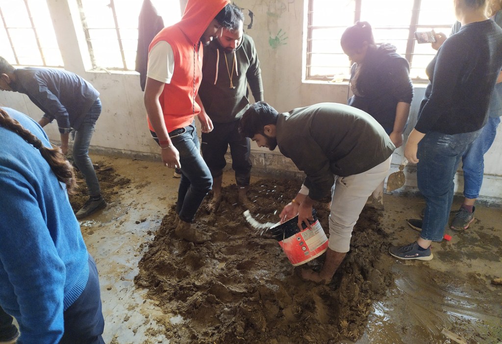 Budding architects learn to build with mud – Apeejay Newsroom