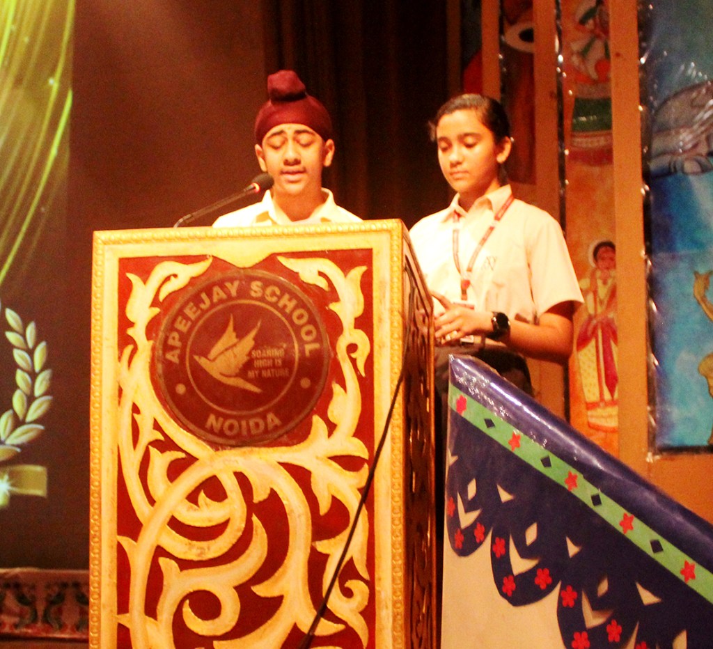 Honouring students with significant insignia in a grand ceremony ...